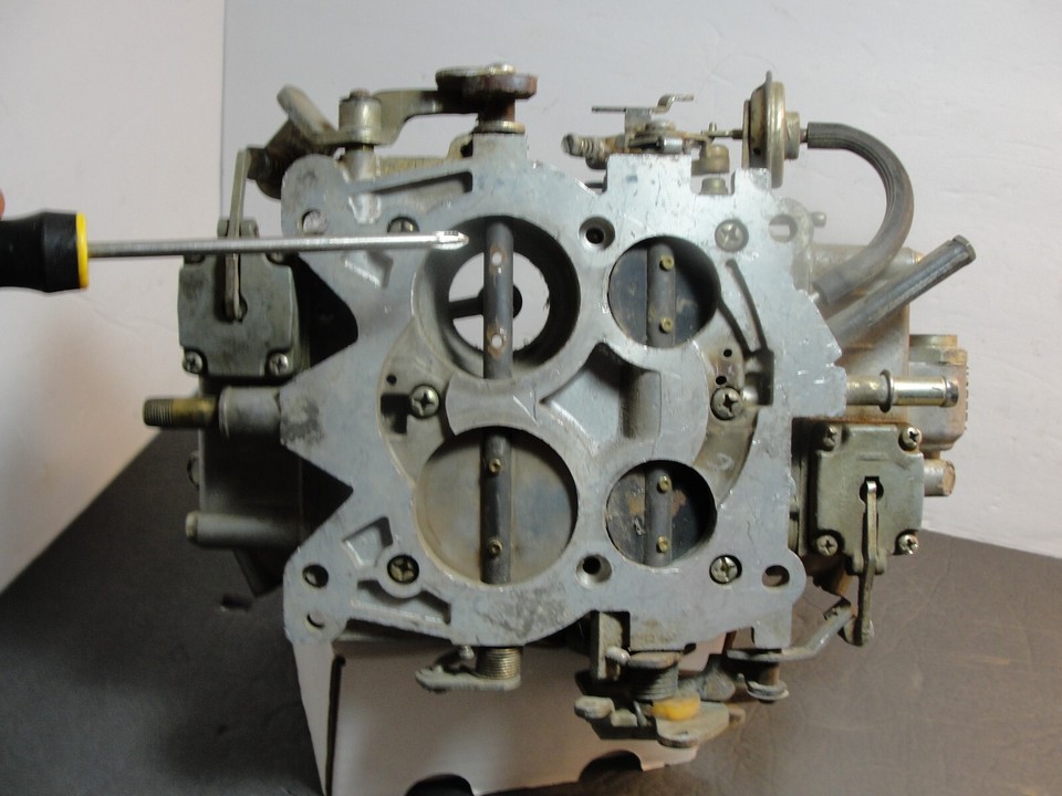 Holley 6210 4 Barrel 650 CFM Double Pumper Spread Bore Carburetor ...