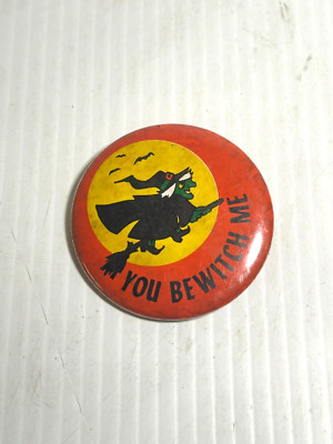 VINTAGE HALLOWEEN 'YOU BEWITCH ME' WITCH NOVELTY BUTTON PIN BACK SWIB ...