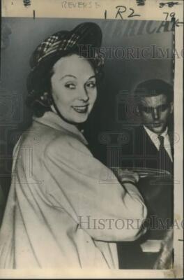1948 Press Photo Lady Iris Mountbatten leaves LaGuardia Field for ...