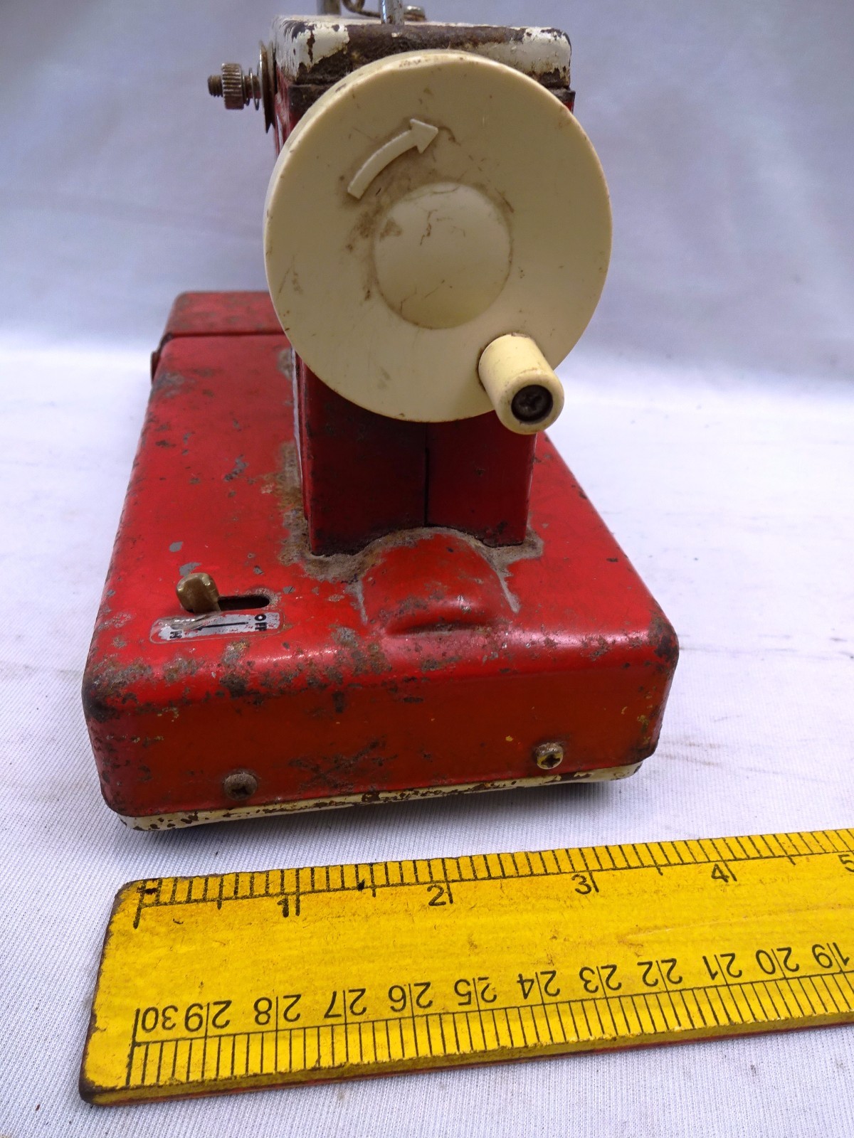 VINTAGE SEW MATE SEWING MATE BATTERY OPERATED OLD METAL TOY SEWING ...