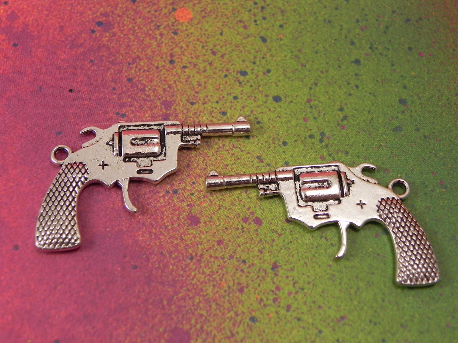 20 Guns Revolver Large Silver Charms 38 Six Shooter Gun Charm Pendants ...