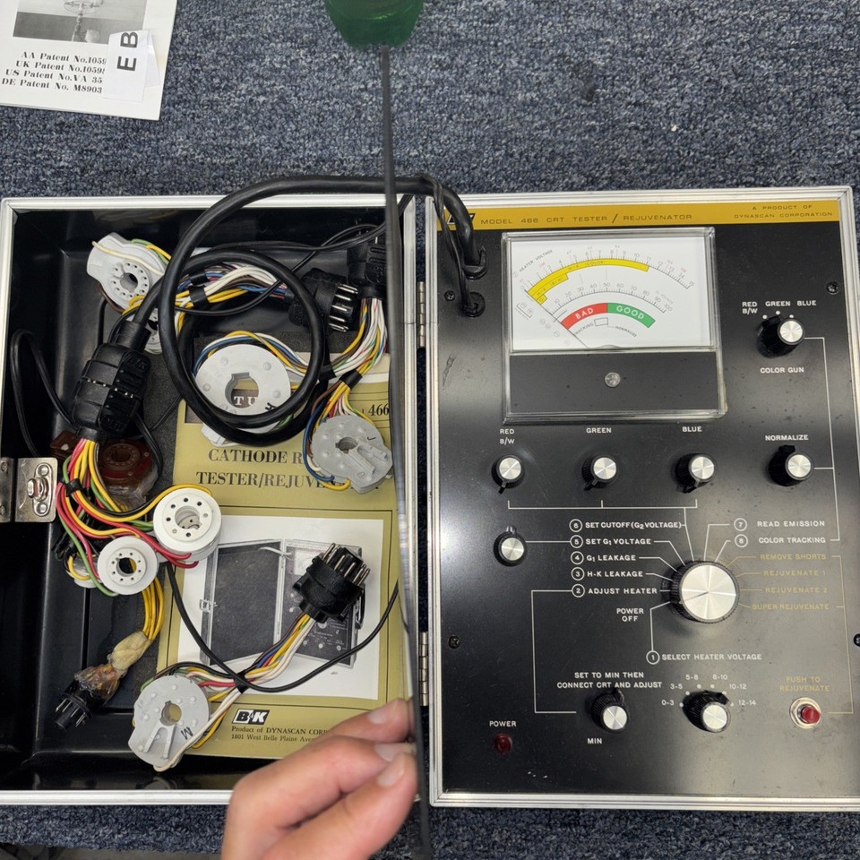 B&K Cathode Ray Tube Model 466 CRT Tester Rejuvenator Dynascan Adapters ...
