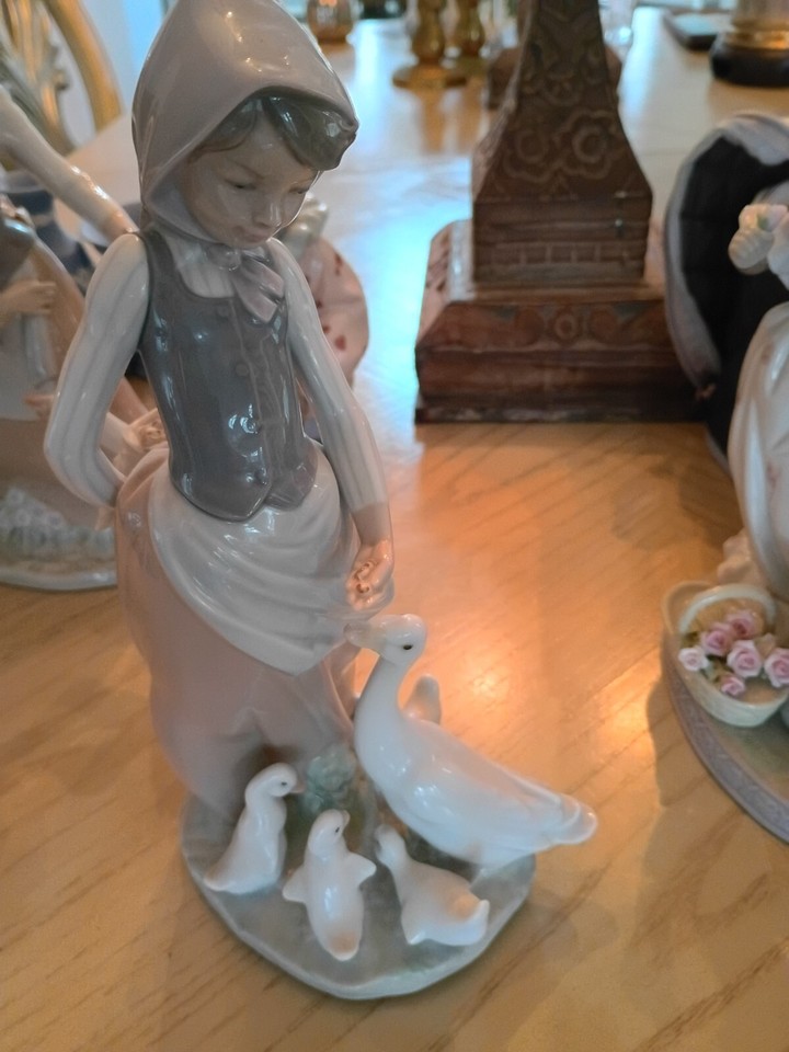 Lladro Spain Figurine Girl Feeding Geese Ducks with Flowers 9" Tall ...