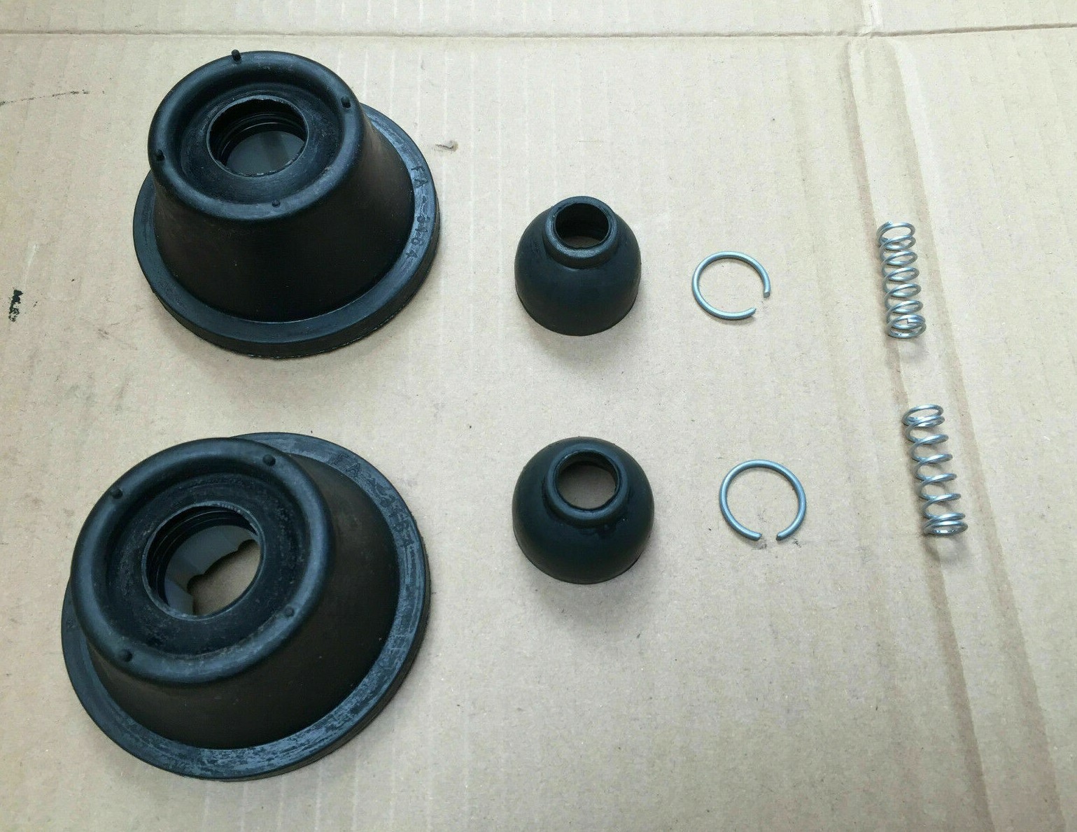 Fiat 126 Classic 500 - Pair of Gearbox Driveshaft Seal Rubbers Springs ...
