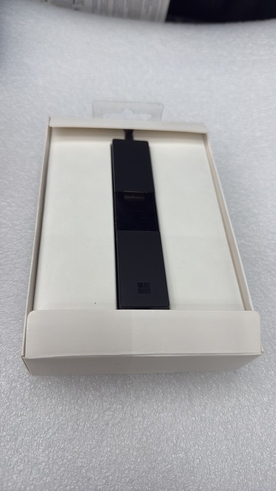 Microsoft Wireless Display V2 Adapter Model 1733 Mircast HDMI & USB ...