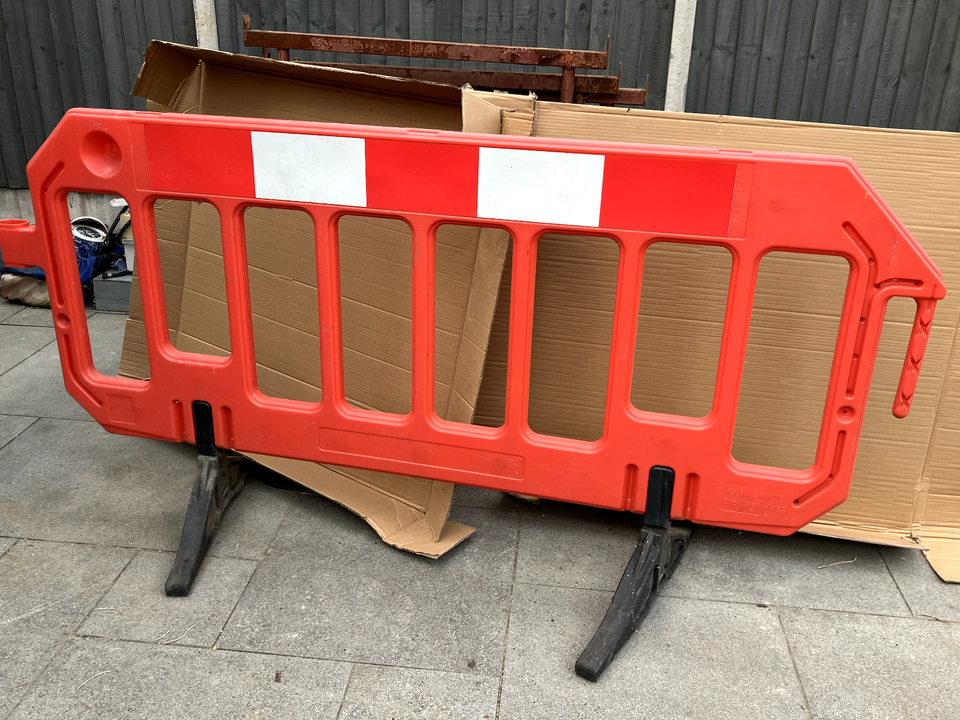 ROAD BARRIER 1 X TRAFFIC MANAGEMENT CHAPTER 8 PEDESTRIAN PLASTIC SAFETY ...