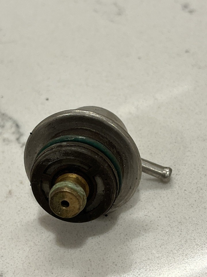 Golf Gti VW VOLKSWAGEn 93-05 Jetta-Fuel Injection Pressure Regulator ...