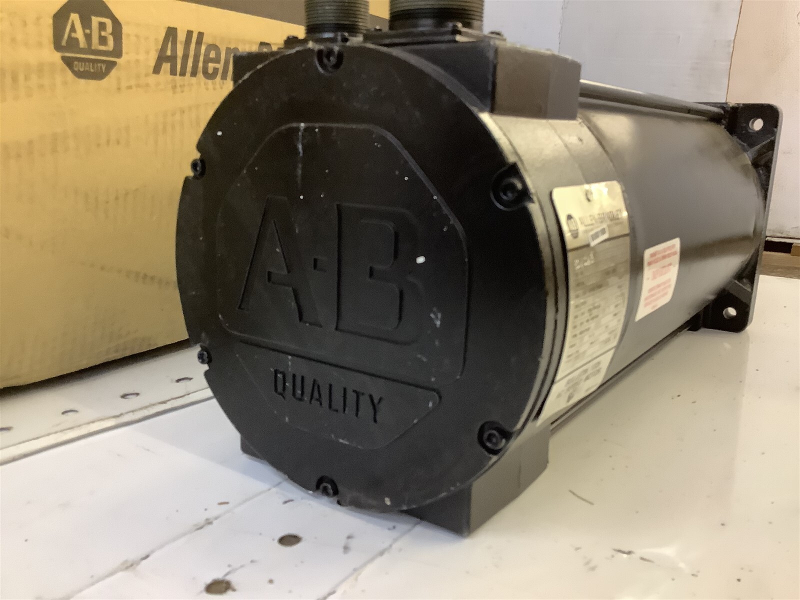 Allen Bradley 1326AB- C3E- 11 AC Servo Motor | eBay