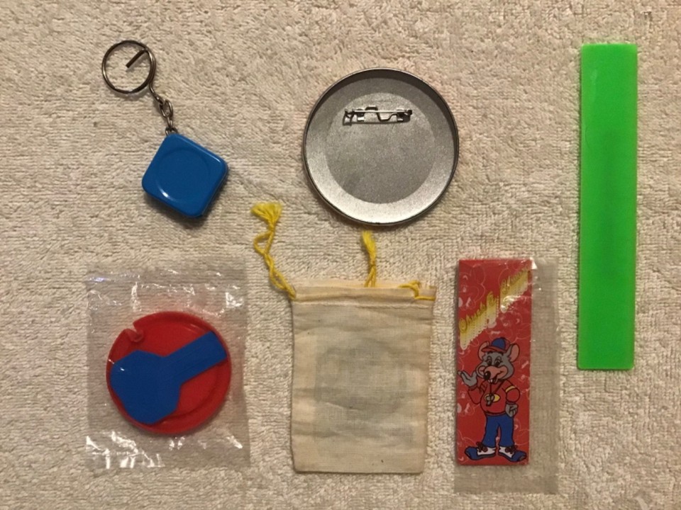 Chuck E Cheese Tape measure/keyring, Pin, Ruler, Toy, Token Bag and ...