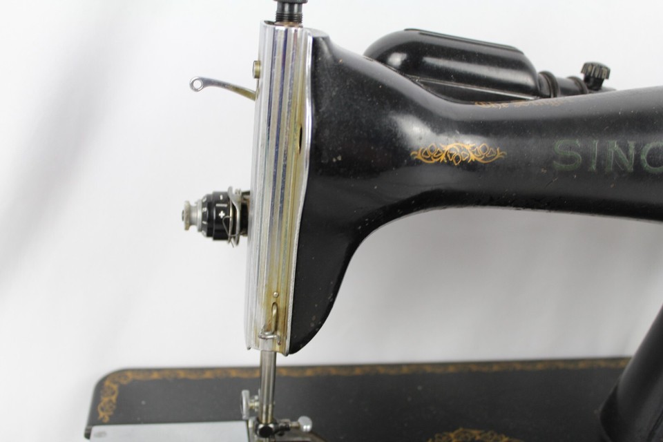 Vintage 1949 Singer Sewing Machine Model 15-91 + Singer Buttonholer ...