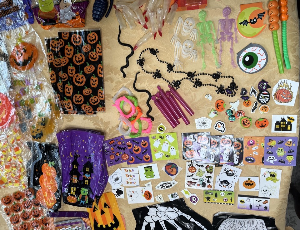 Kids HALLOWEEN GRAB BAG PARTY FAVORS purple spider cups stickers gift ...