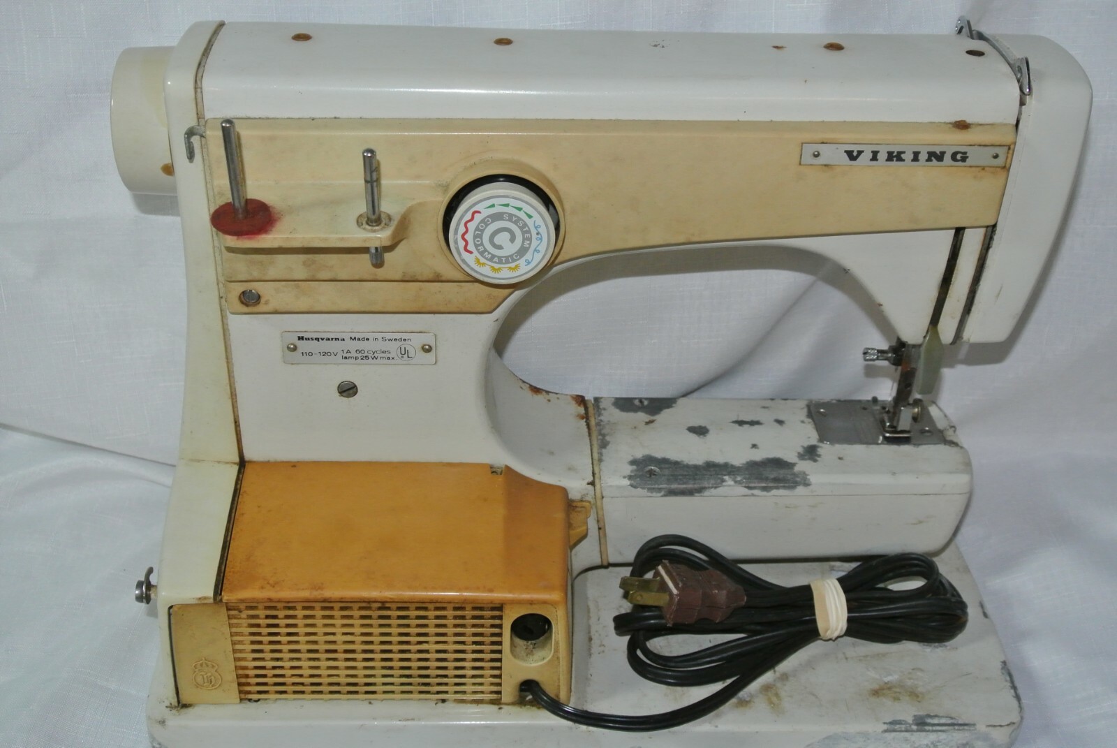 Vintage Husqvarna Viking 6020 Sewing Machine With Accessories for sale ...