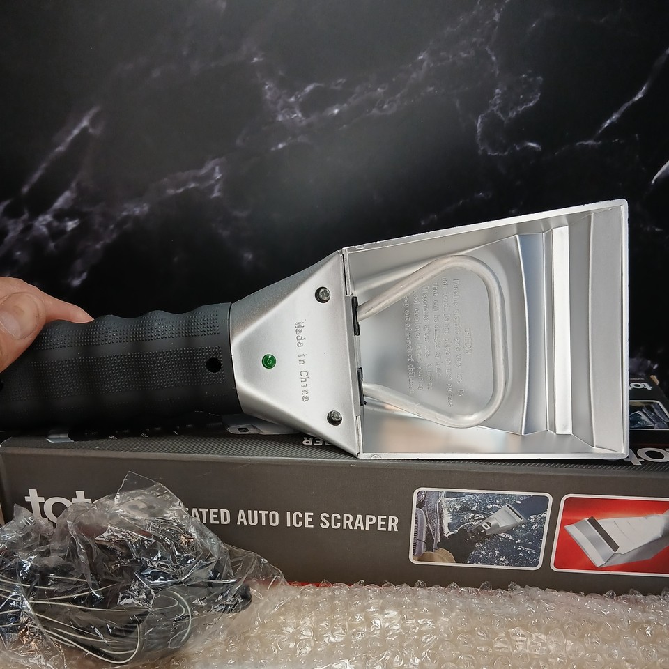 Totes Heated Auto Ice Scraper with a built-in flashlight. | eBay
