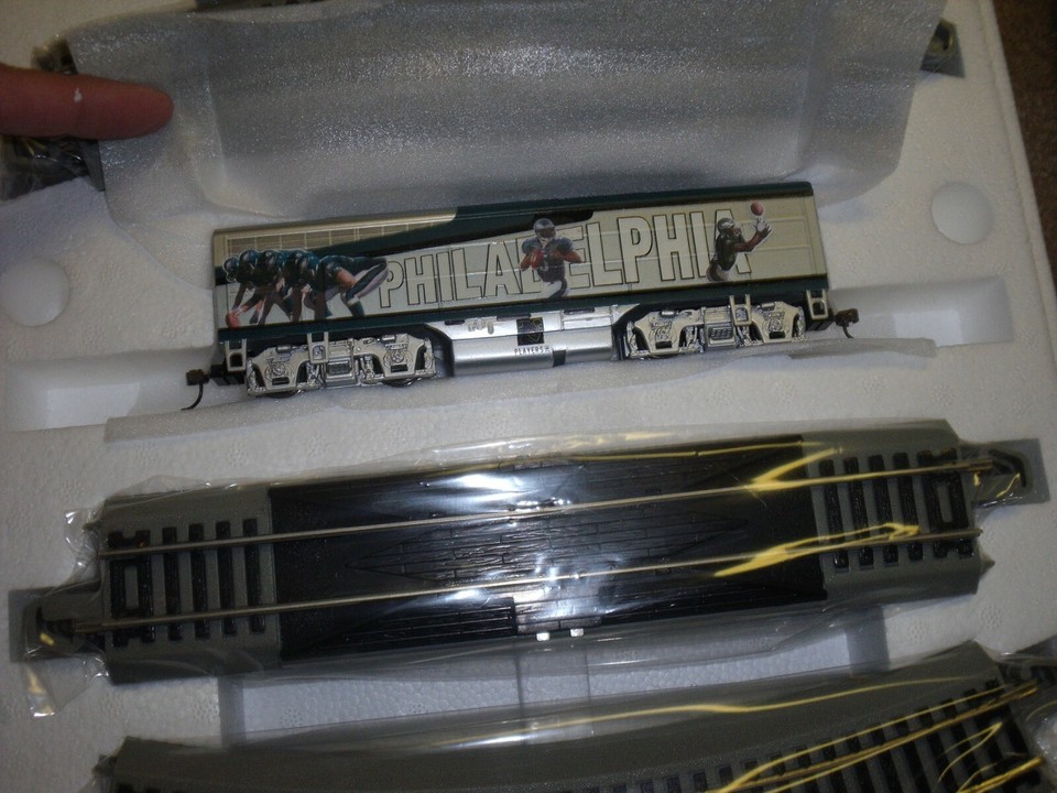 PHILADELPHIA EAGLES TRAIN HO CHRISTMAS EXPRESS BOXCAR TRANSFORMER SET ...