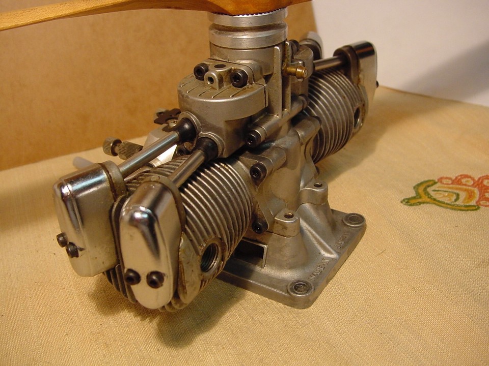 Vintage Saito FA-90T Twin 4 Stroke Glow RC Airplane Engine, W / Prop ...