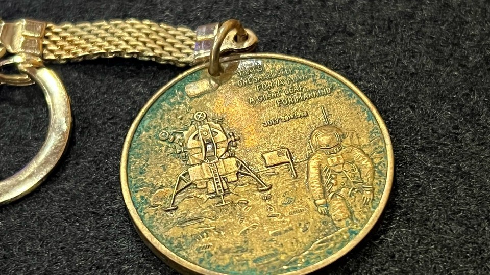 Rare 1969 APOLLO 11 MOON LANDING BRONZE COMMEMORATIVE COIN W/original ...
