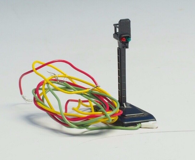 Marklin Z 8939 Electric Home Light Signal 2pc for sale online | eBay