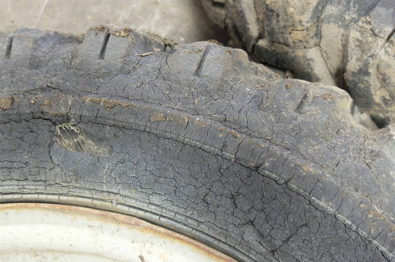 62 - 65 Early Ford 4000 Tractor 801 901 front wheels rims and tires | eBay