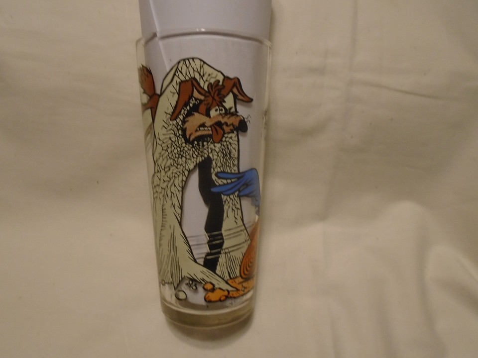 1976 Wiley & FRoad Runner Chase Drinking Glass Cup Pepsi Looney Tunes ...