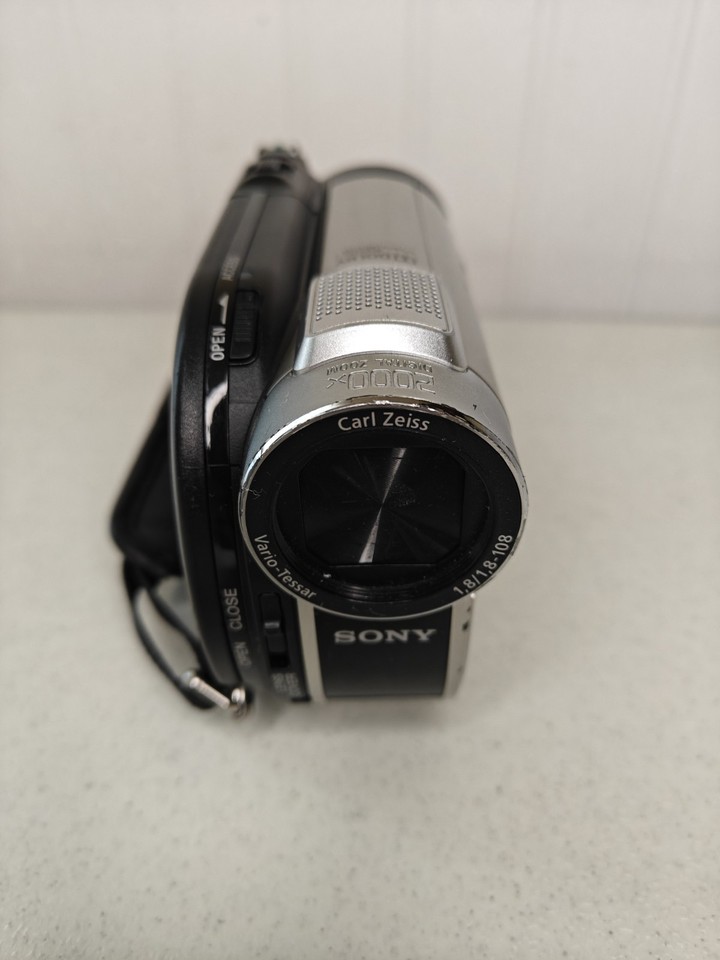TESTED Sony Handycam DCR-DVD650 Mini DVD Camcorder, Battery, Power ...