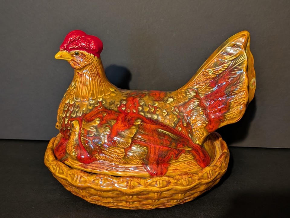 Nesting Hen with Baby Chicks / Hen on Nest Covered Ceramic Dish ...