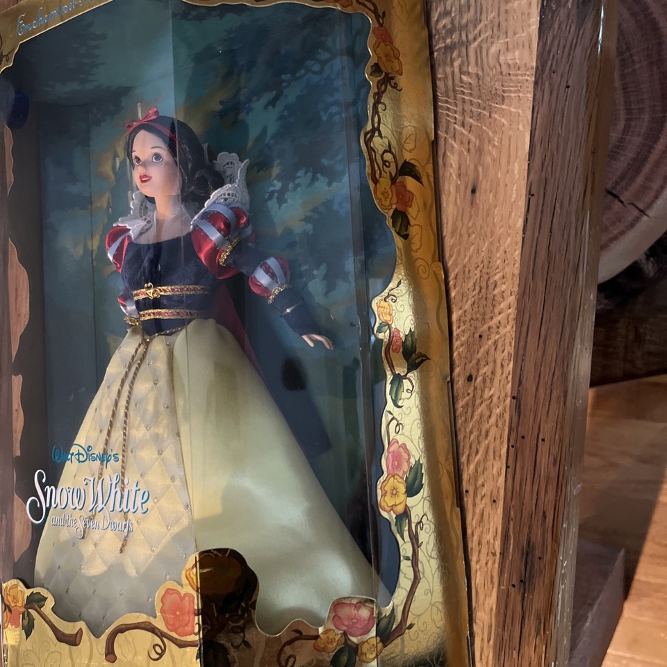 2000 Disney Snow White & the Seven Dwarfs Enchanted Princess Doll ...