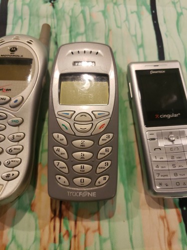 LOT OF 3 OLD VINTAGE USED CELL PHONES NOKIA, Motorola, Cingular ...