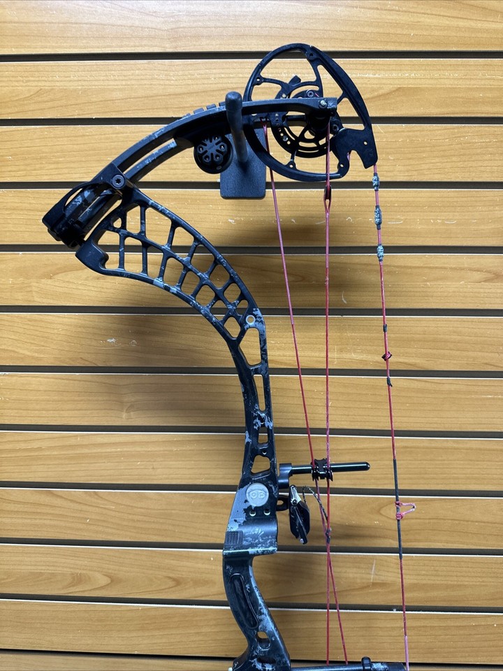 Evolution 6 (?) Obsession Compound Bow - RH - ATA 33" - 24.5-30" - 70 ...