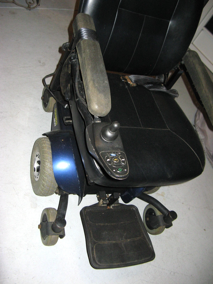 Invacare Pronto m41 powerchair Sure Step with new batteries, charger ...