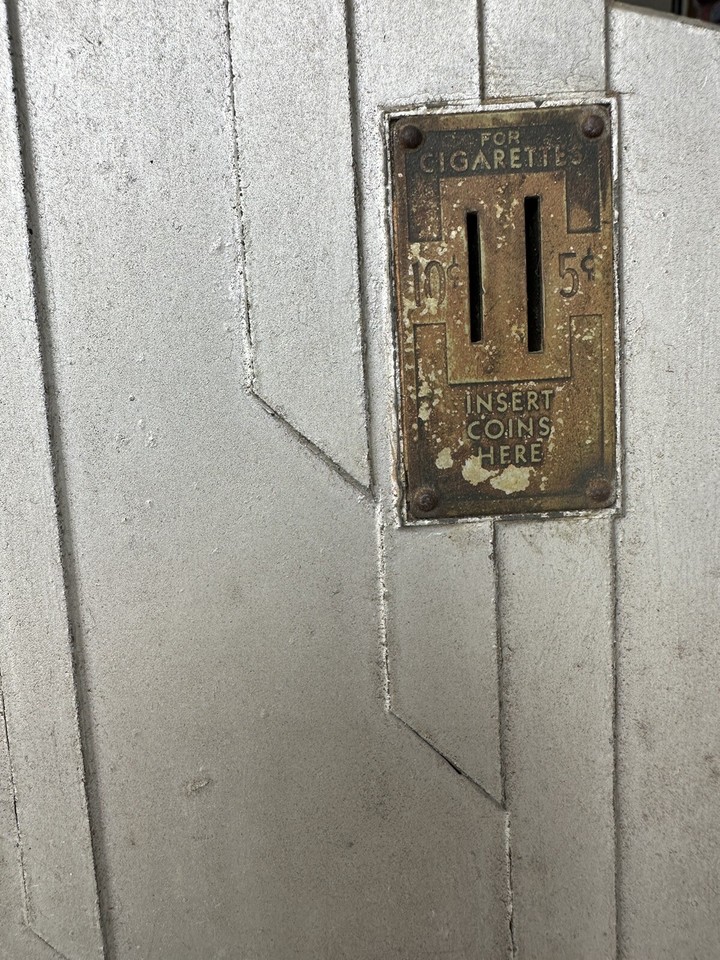 Vintage 1930’s Art Deco Rowe “Aristocrat” Cigarette Vending Machine w ...