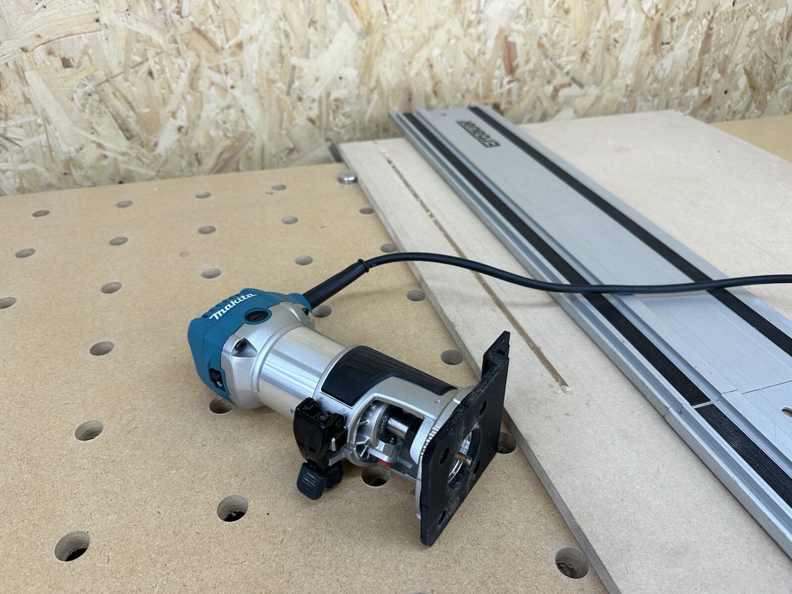 Makita RT0700CX Router Trimmer Adapter To Erbauer Guide Rail Track ...