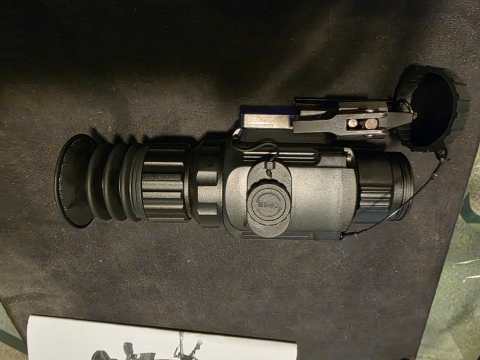 Bering Optics Hogster Vibe 25 Thermal Sight/ Scope Excellent Condition ...