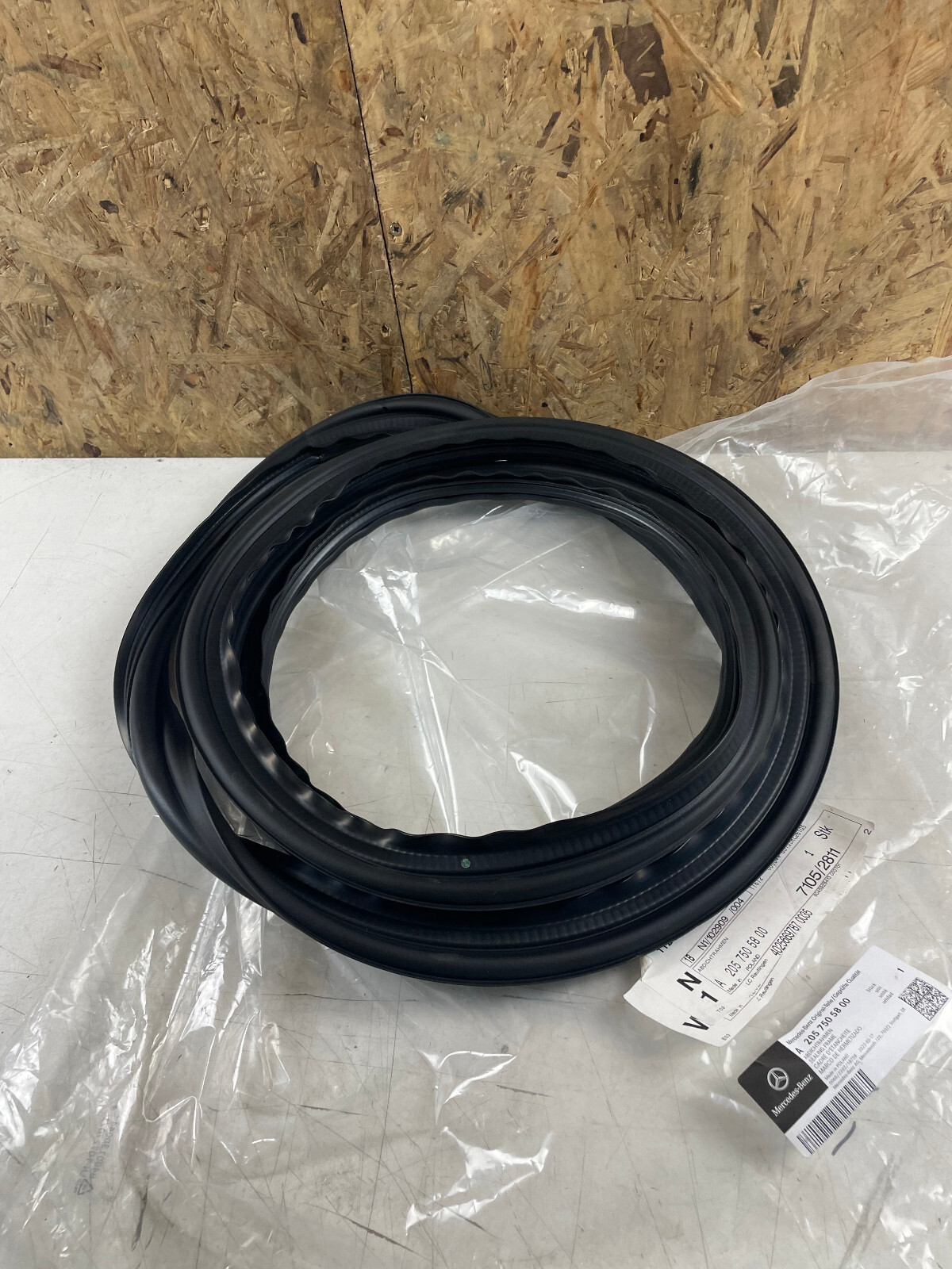 MERCEDES-BENZ C W205 Heckklappendichtungsrahmen A2057505800 Neu ...