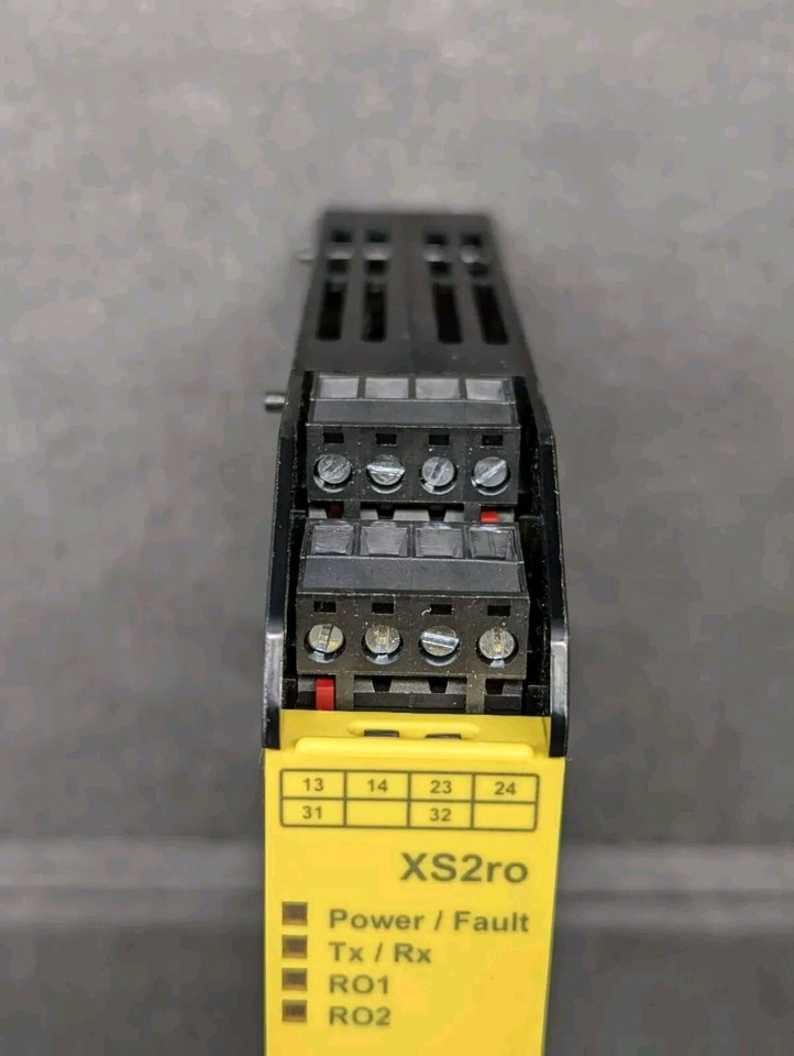 Banner XS2RO Expandable Safety Controller Dual Relay Safety Output ...