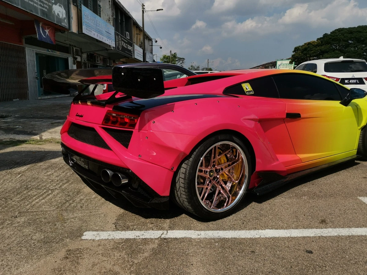 Pink Lamborghini Gallardo Spyder