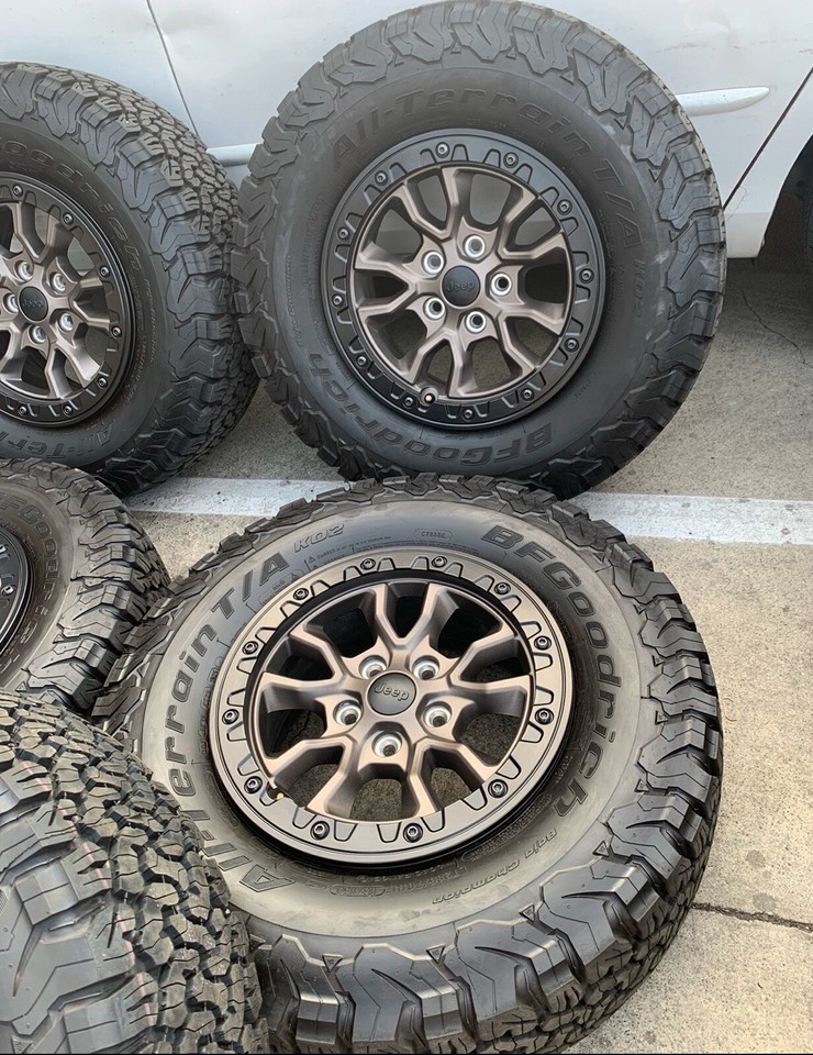 33” Jeep Wrangler Gladiator Rubicon SRT 392 Beadlock Stock OEM Wheels ...
