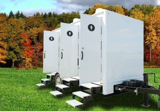 Portable 4 Station Porta Potty Off Road Trailer Luxury Restroom Toilet ...