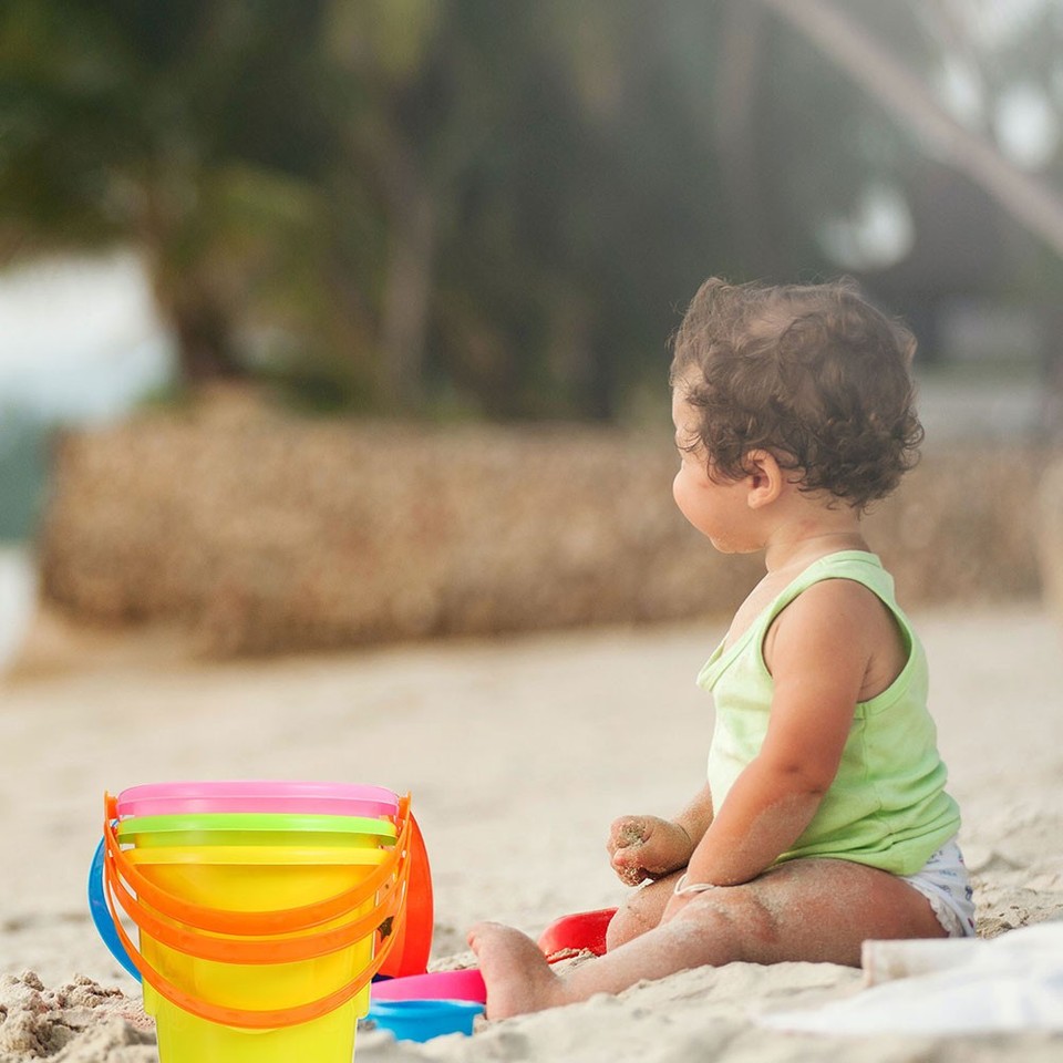 4 Pcs Kids Mini Plastic Beach Bucket Toy Set Child Sand Bucket Toys ...