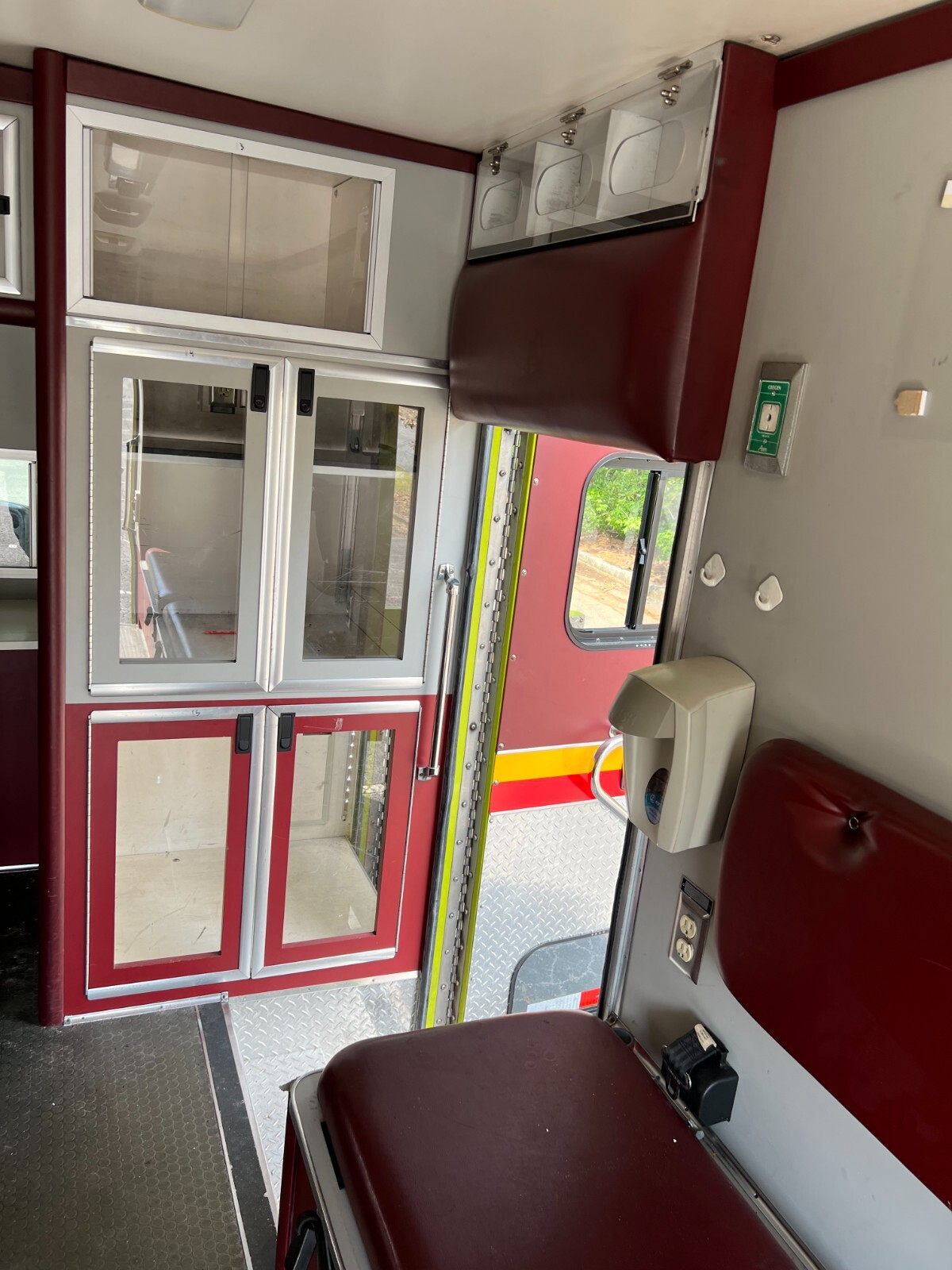 2009 Ambulance Cargo Box 172" L x 96" Tall x 96" Wide + Console Lights ...