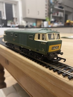 NO RES Triang Hornby Class 35 Diesel Hymek BR Green D7063 OO Gauge ...