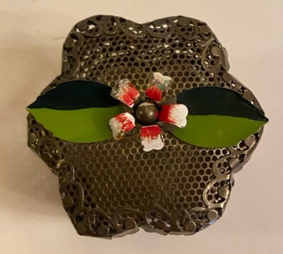 Vintage Metal Trinket Box Floral Shaped Mesh w/ Metal Flower Top | eBay