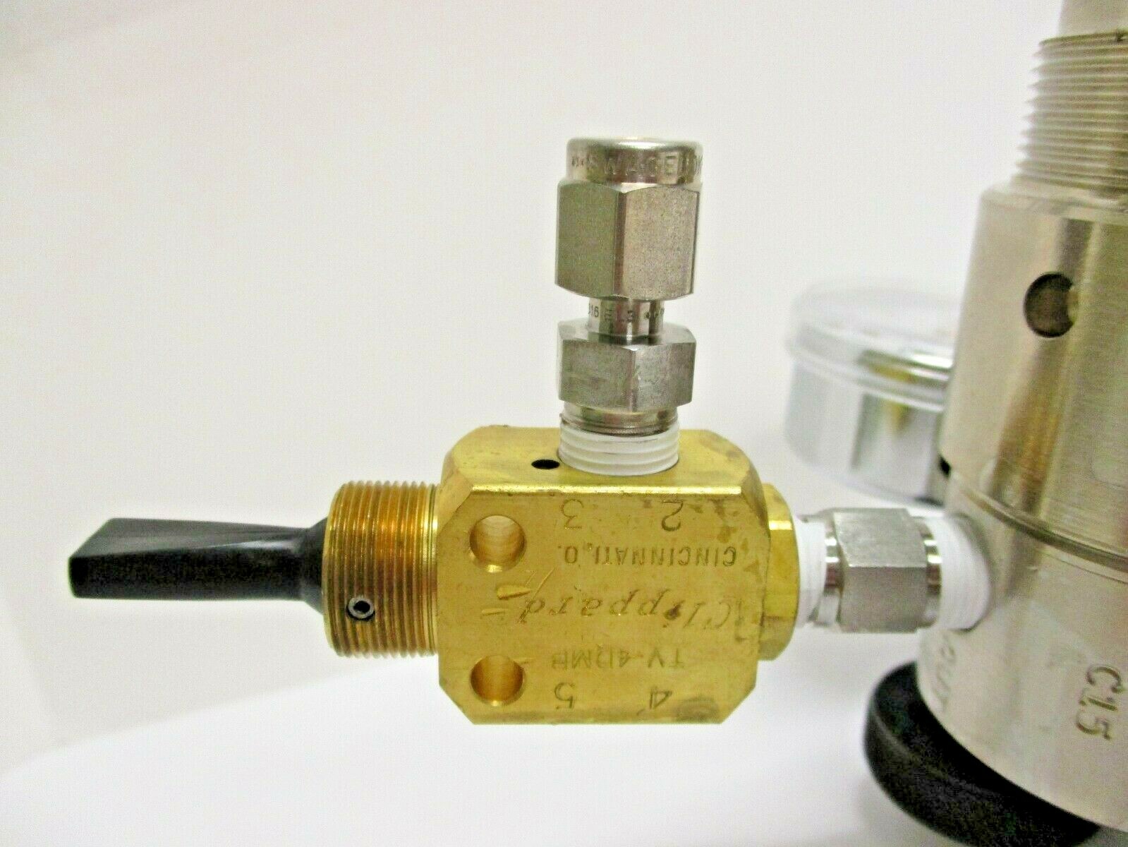 AIRGAS PRESSURE REGULATOR, Y11-L244DLB, INLET: 3000PSIG, OUTLET: 60PSIG ...