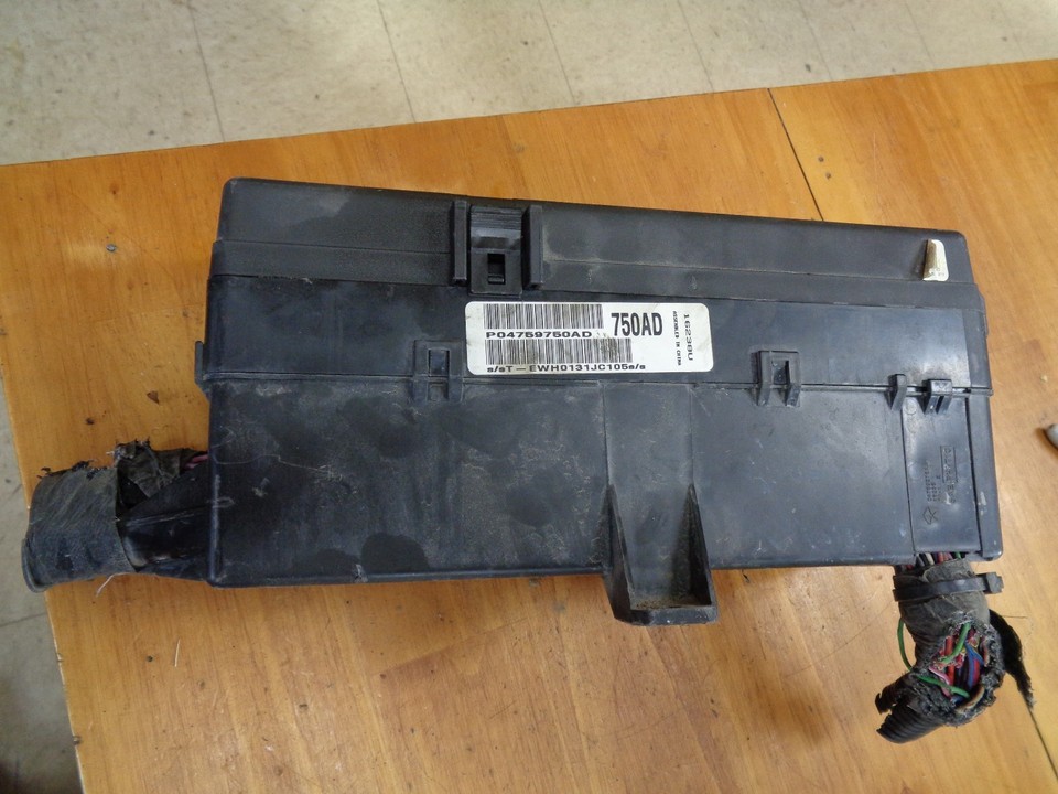 00 01 02 03 04 INTREPID CONCORDE 300M AT ENGINE UNDER HOOD FUSE BOX | eBay