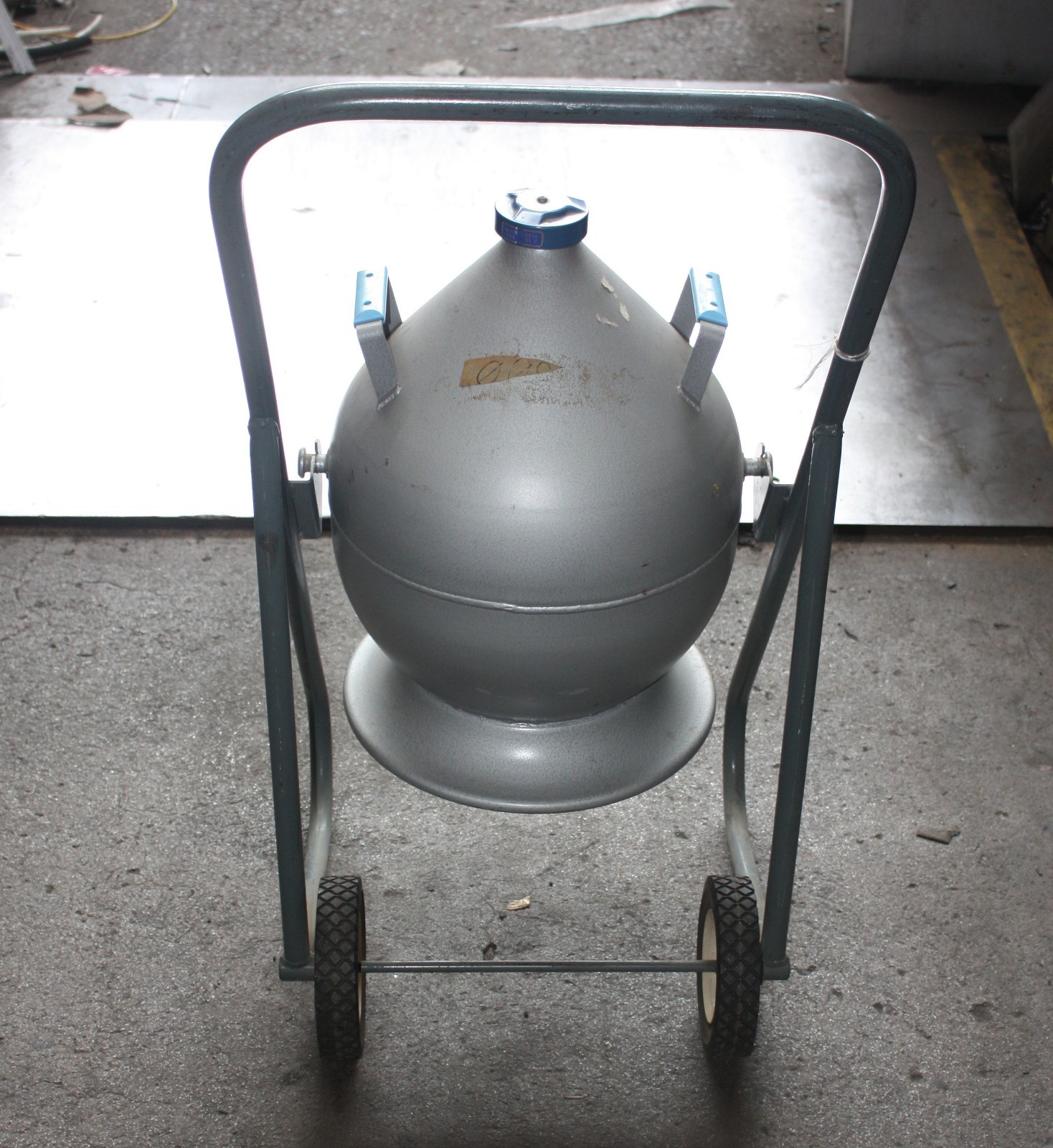 BOC Cryoproducts liquid nitrogen dewar canister vessel on trolley MSC25 ...