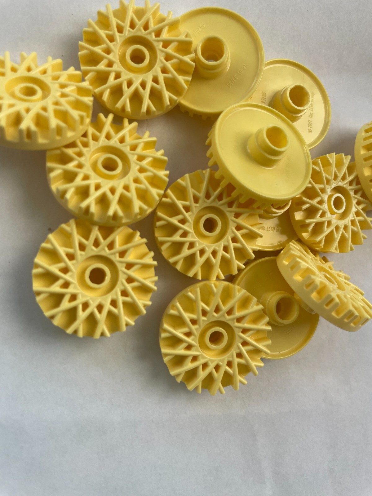 LEGO-NEW-#37195-BRIGHT LIGHT YELLOW-WHEEL 28 SPOKE 18 mm/FLOWER CTR-20 ...