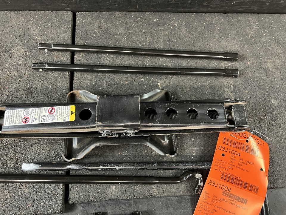2006-2010 Hummer H3 Emergency Spare Jack Kit