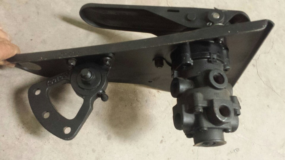 Kenworth W900A A-model Brake Pedal Valve BELLCRANK-CLUTCH CONTROL ...