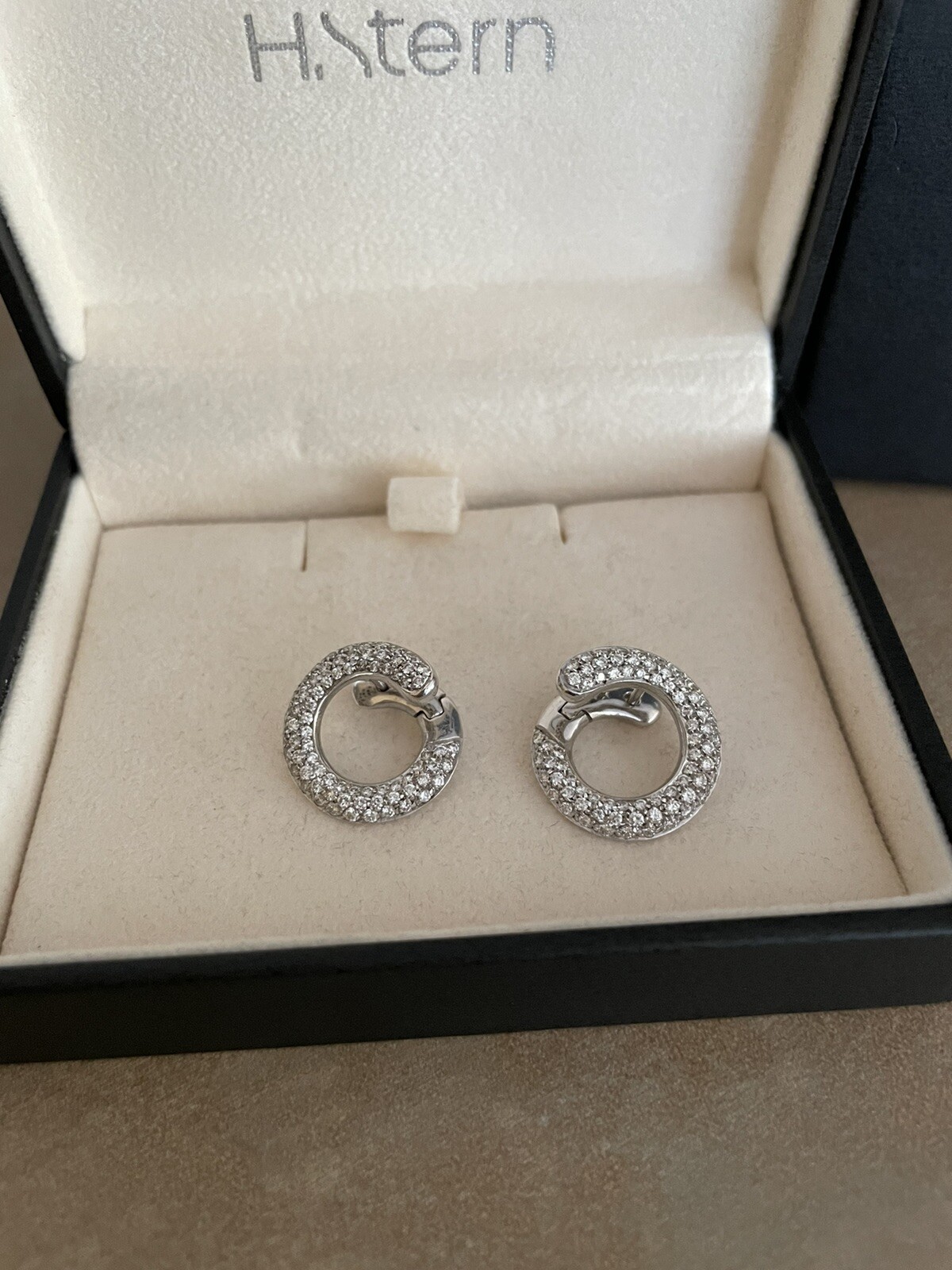 H. STERN 18K 1.25CTW DIAMOND SIDEWAYS HOOP EARRINGS | eBay