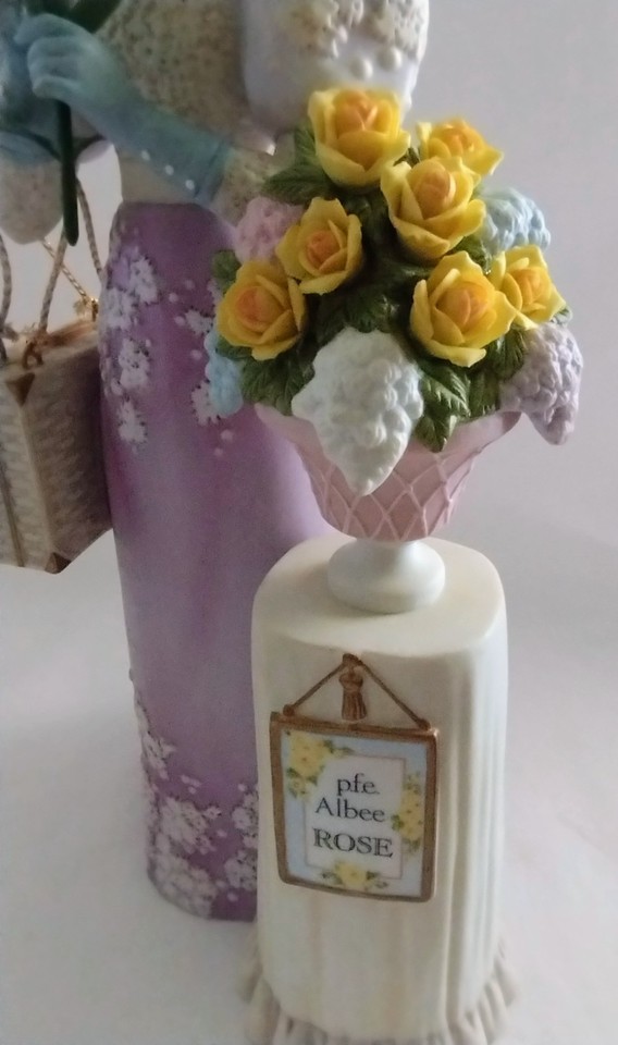 Avon 2001 Mrs. Albee Award 10" Figurine First Rep. Pres. Club Members ...