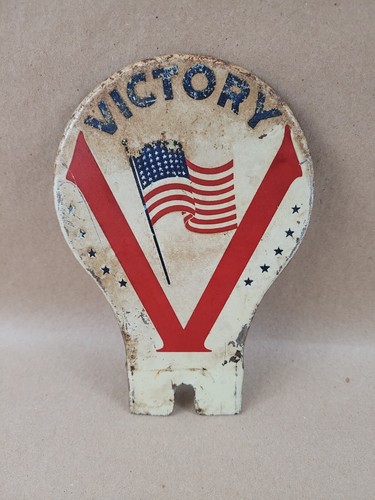 V Victory World War II Celebration Plate Topper Grille Emblem Badge ...